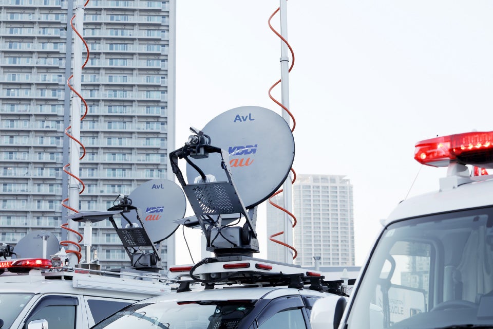 Starlink衛星と直接通信も 自衛隊・消防局らと連携したKDDIの災害対策訓練 | KDDIトビラ